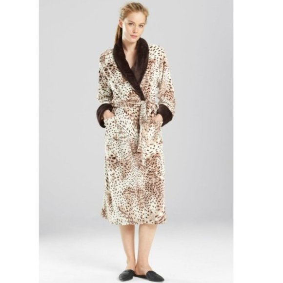 Natori | Intimates & Sleepwear | N Natori Plush Snow Leopard Shawl ...
